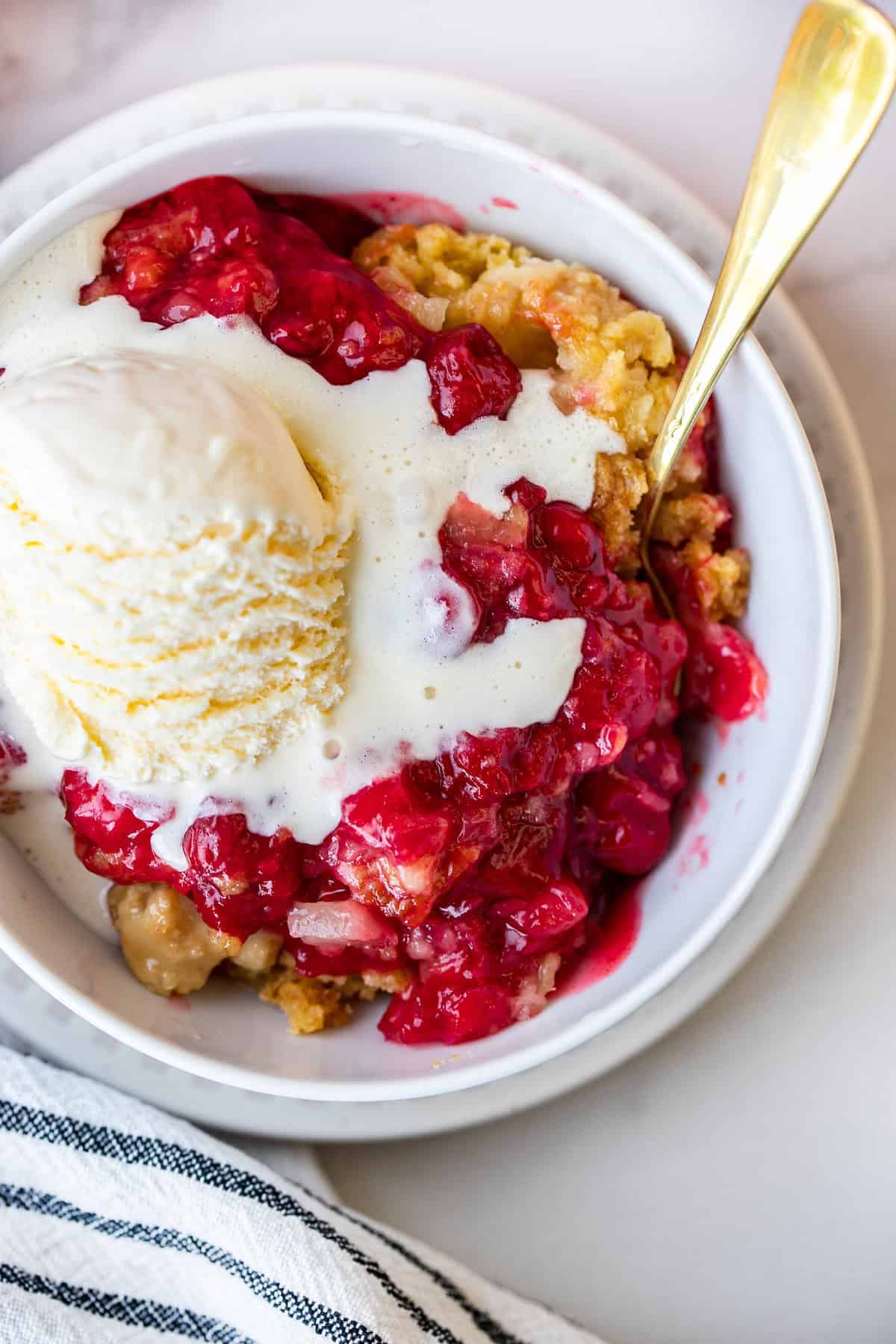 Dump Cake Recipe - Best Desserts