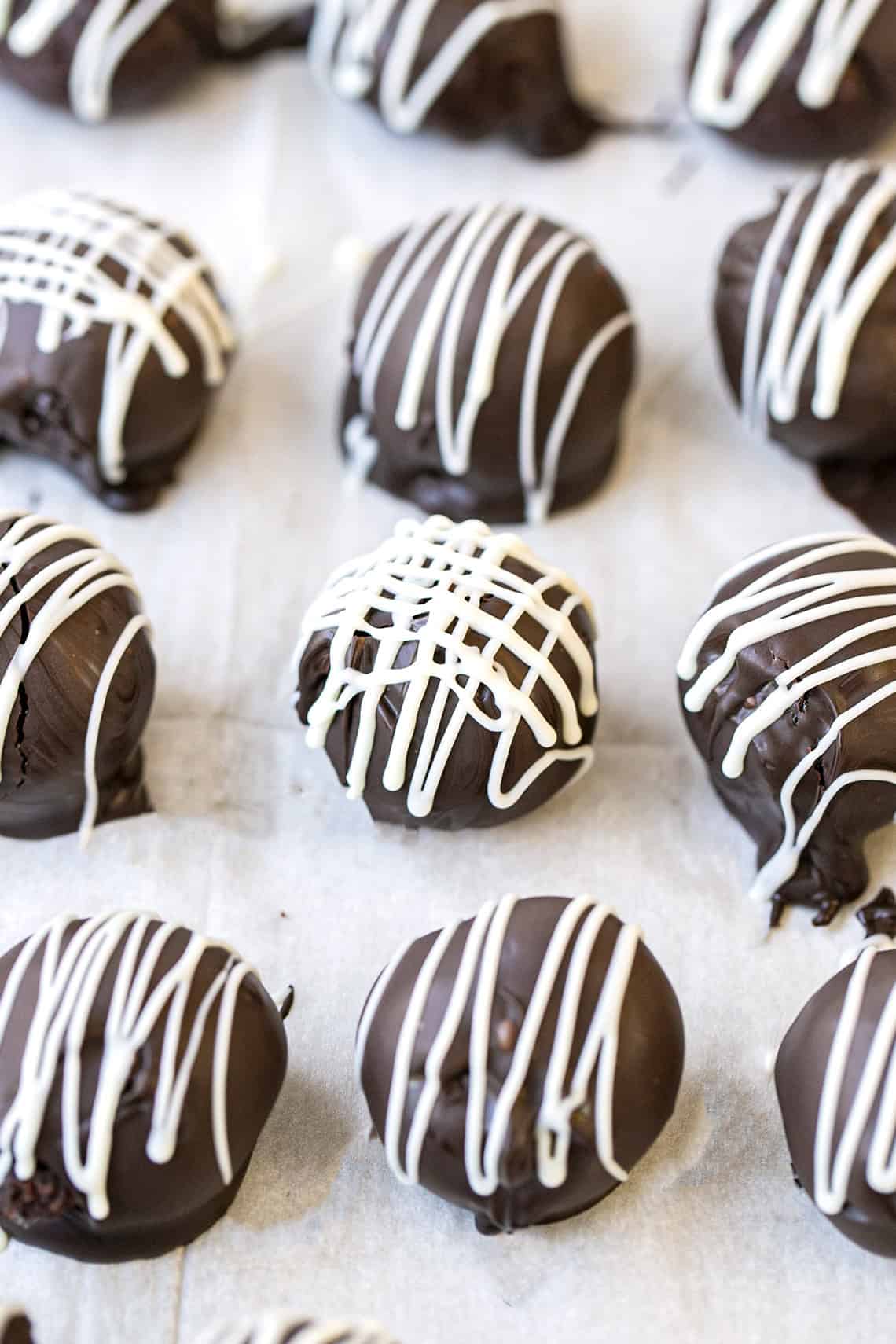 Chocolate Cake Balls Recipe - Best Desserts